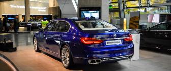 In your face! De M760Li in San Marino Blue - Autoblog.nl